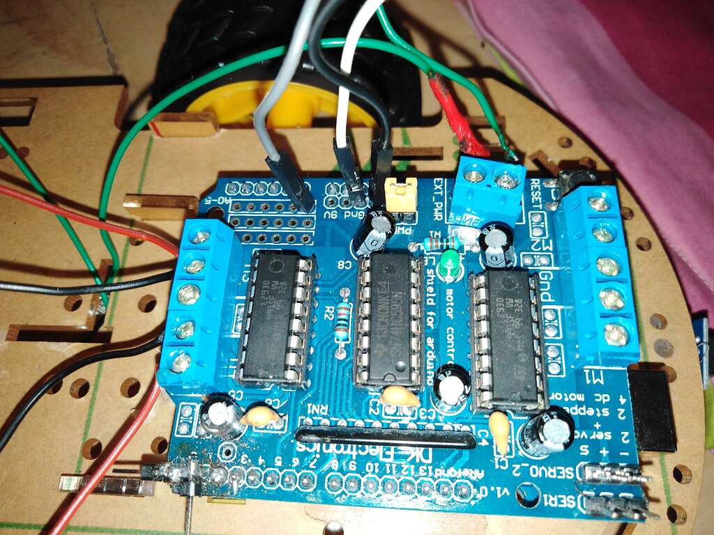 Arduino Uno + Motor Shield v1 = Problems - 3rd Party Boards - Arduino Forum