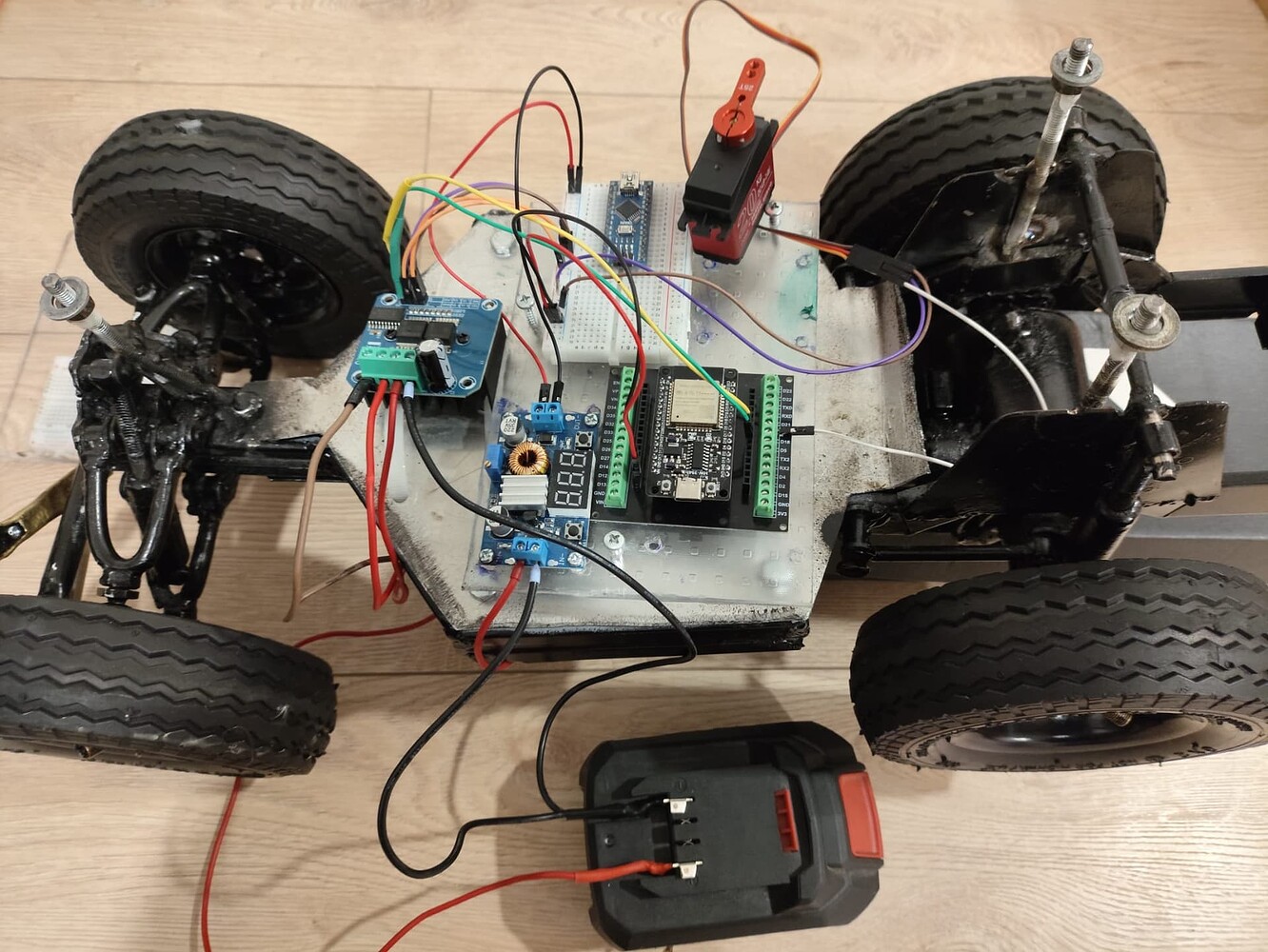ESP32 Bluetooth Car – Servo not turning and motor responds to steering commands - General ...