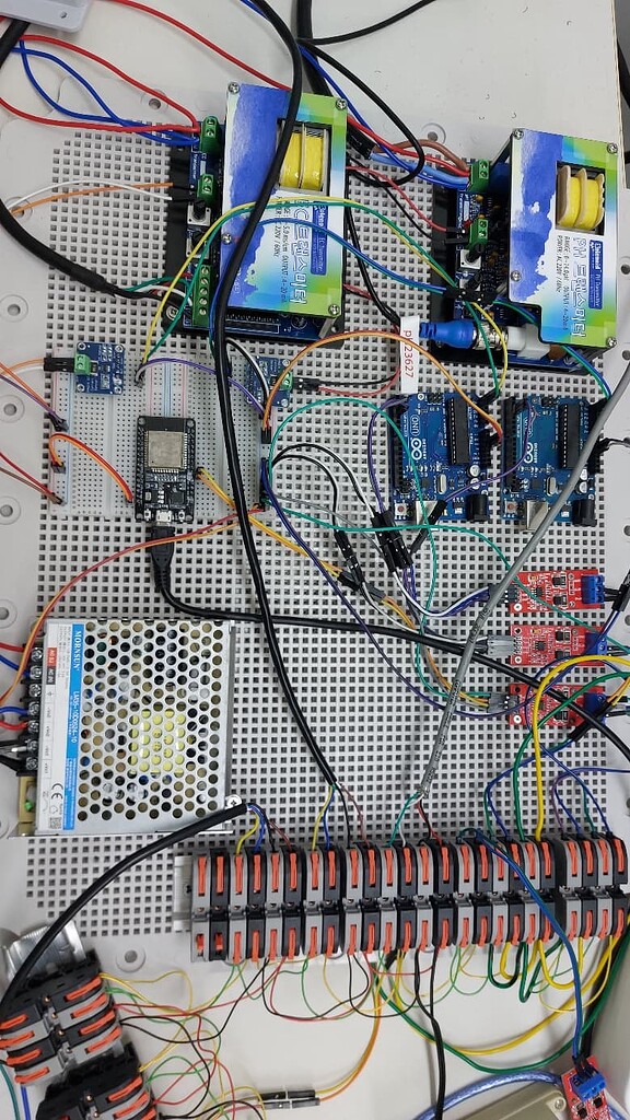 I would like to know how to connect the Arduino board to the inner plate of the distribution box ...