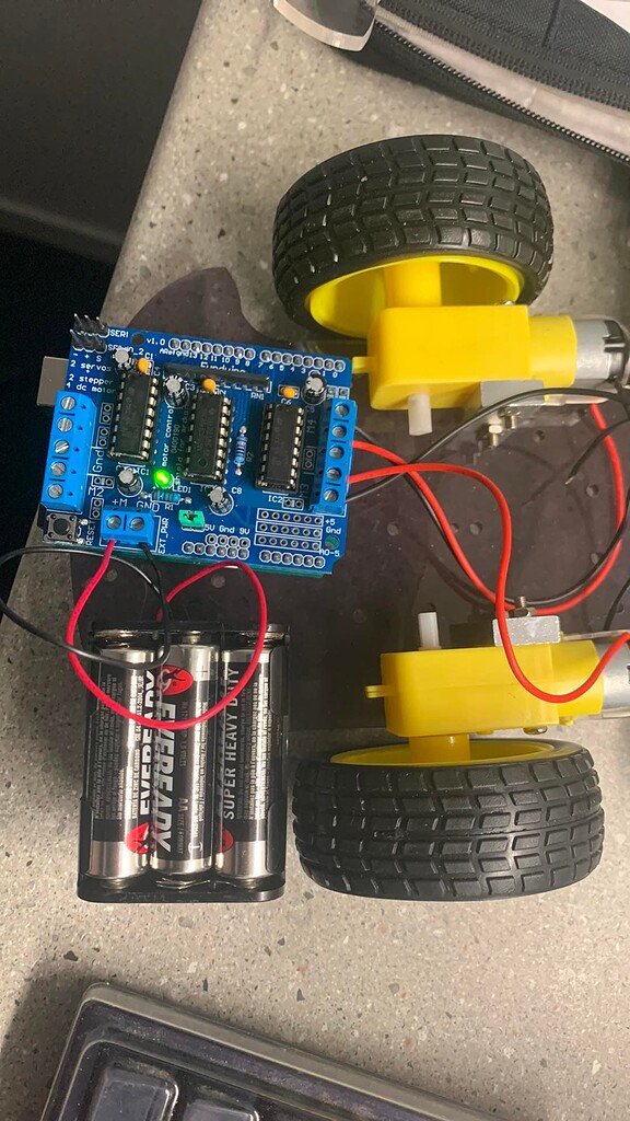 DC Motors run when connected with computer, but not a 6-AA battery pack - General Guidance ...
