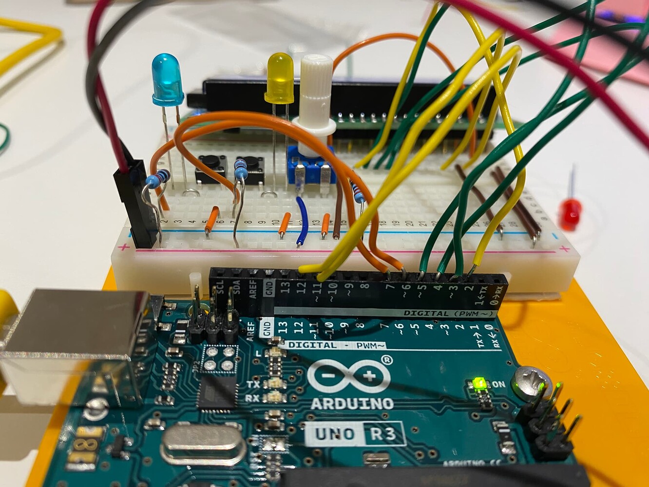 LCD, pulsadores y leds - Hardware - Arduino Forum