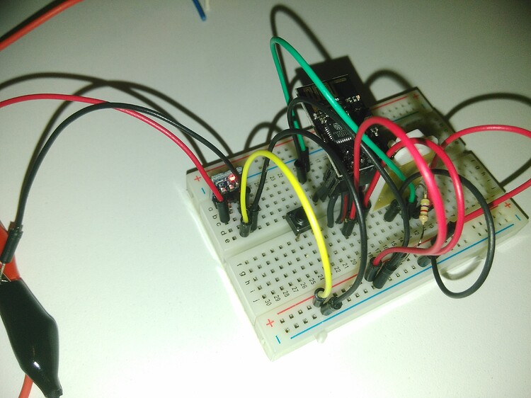 ESP8266 + DHT22 + Problemi di Alimentazione - Hardware - Arduino Forum