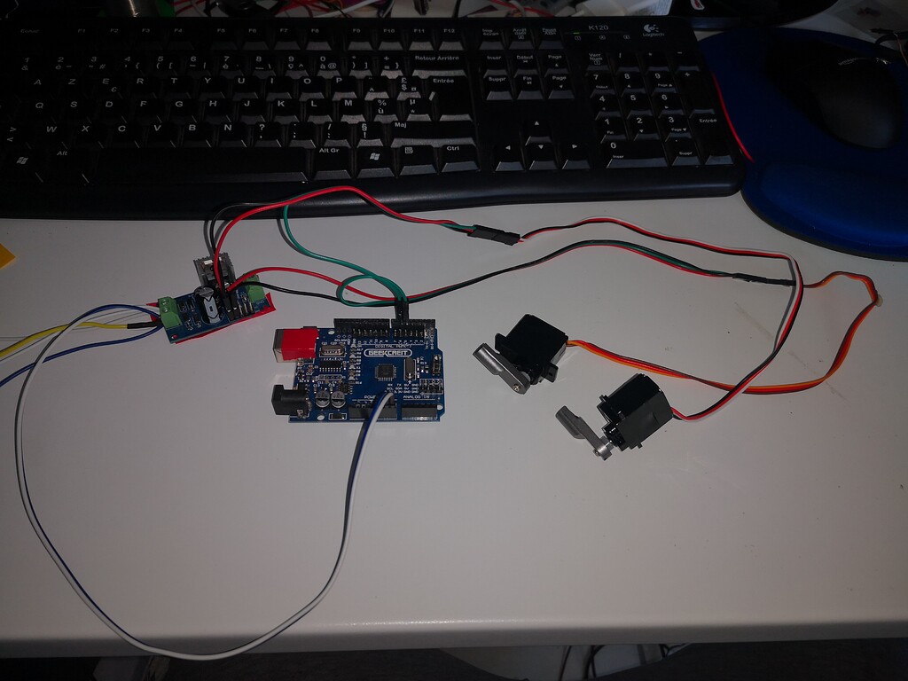 Servomoteur bizarre - Français - Arduino Forum
