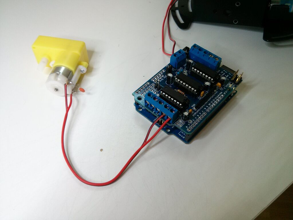 Strange behavior of Adafruit motor shield (not original one) and DC motor - Motors, Mechanics ...