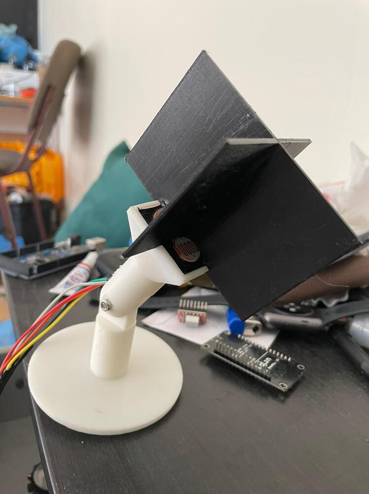 Solar tracker based on 4 LDR (resolved) - Programming - Arduino Forum