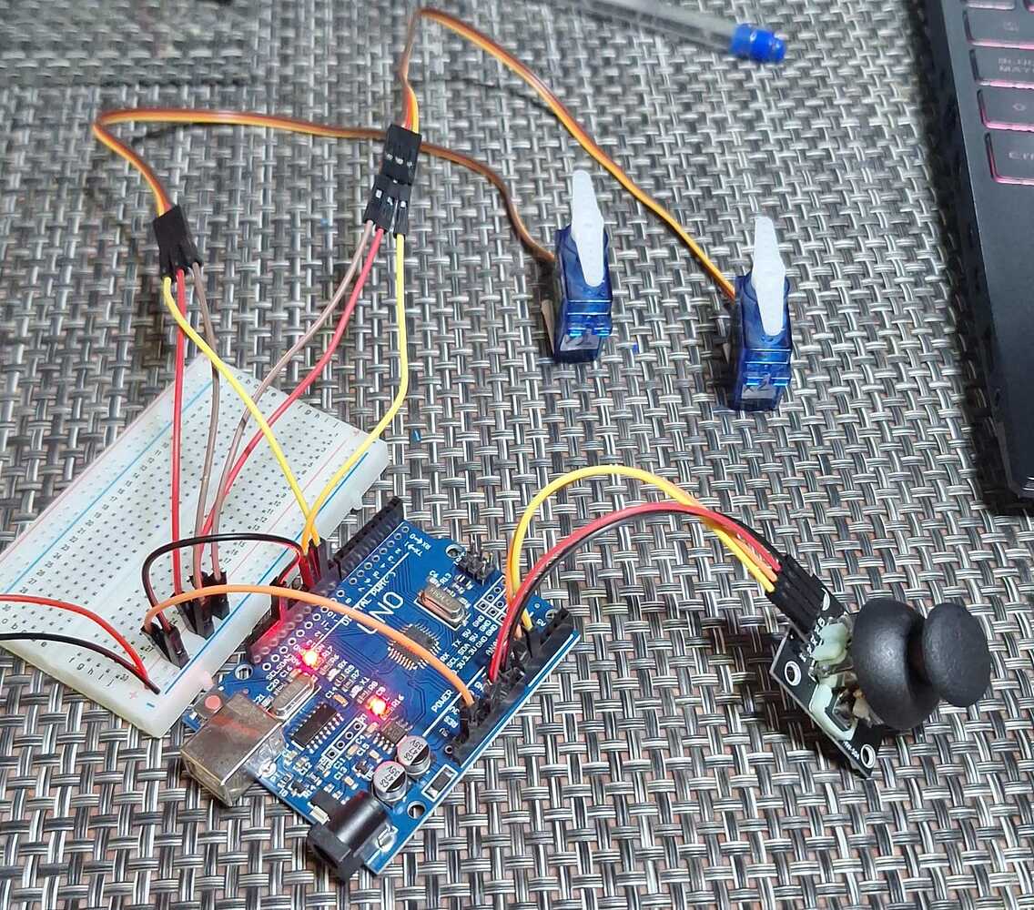 Servos freeze after a few seconds - General Electronics - Arduino Forum