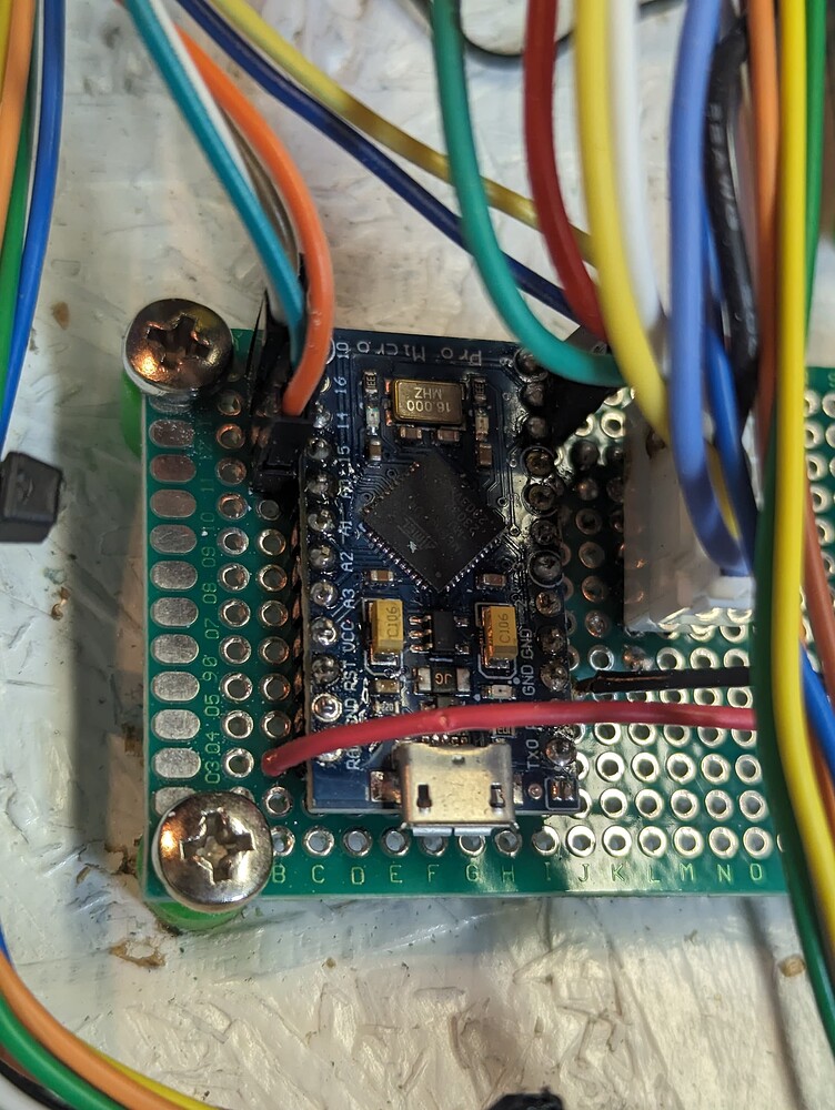 Need help correctly wiring an arduino micro pro with 2 octocoupler ...