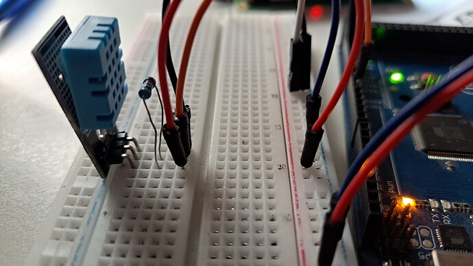 DHT11 switching between INVALID VALUE -999 and appropriate data - Sensors - Arduino Forum
