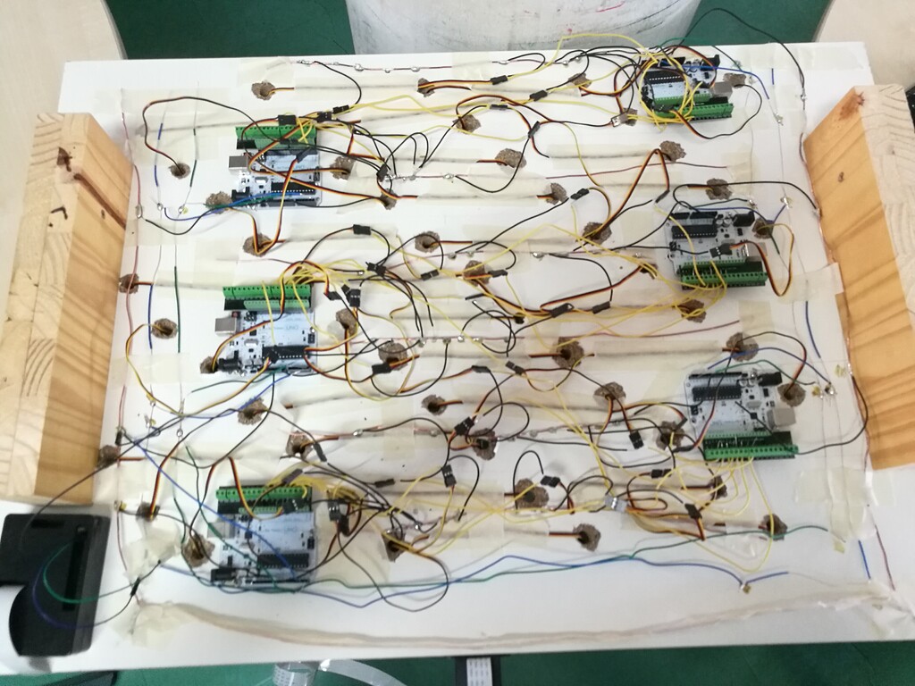How to power 8 Arduino, 1 Raspeberry Pi, and 48 servomotors on one ...