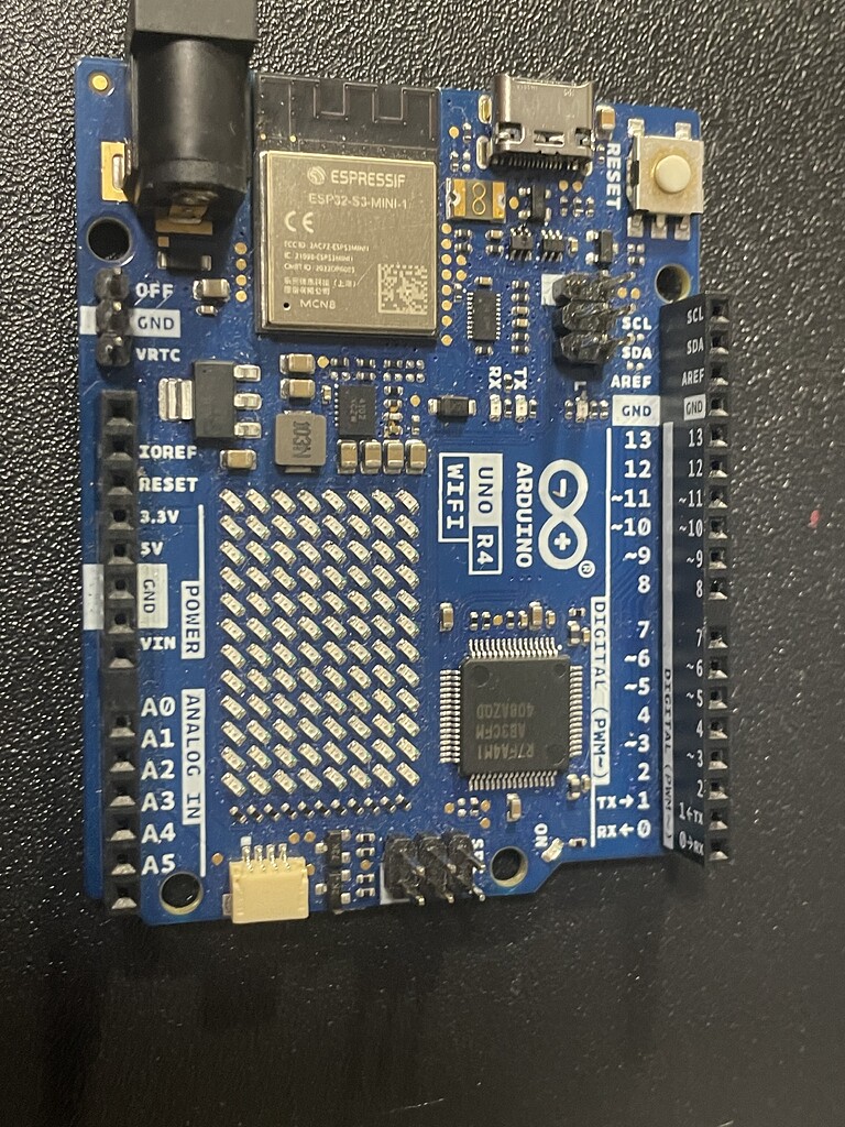 Short circuit on arduino r4 wifi HELP! - UNO R4 WiFi - Arduino Forum