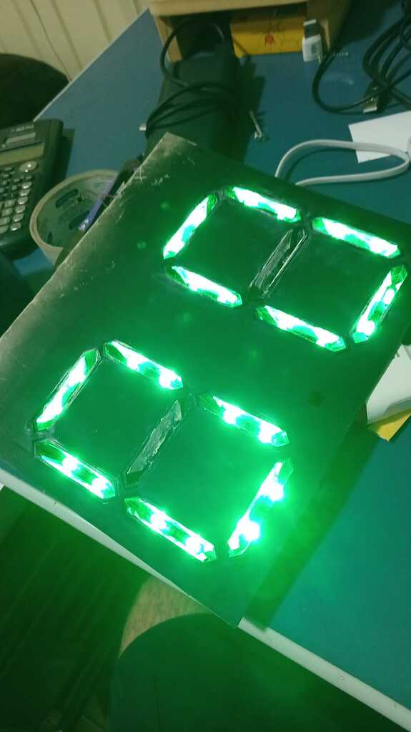 A help for a 8s crono project for rodeo judge - Programming - Arduino Forum