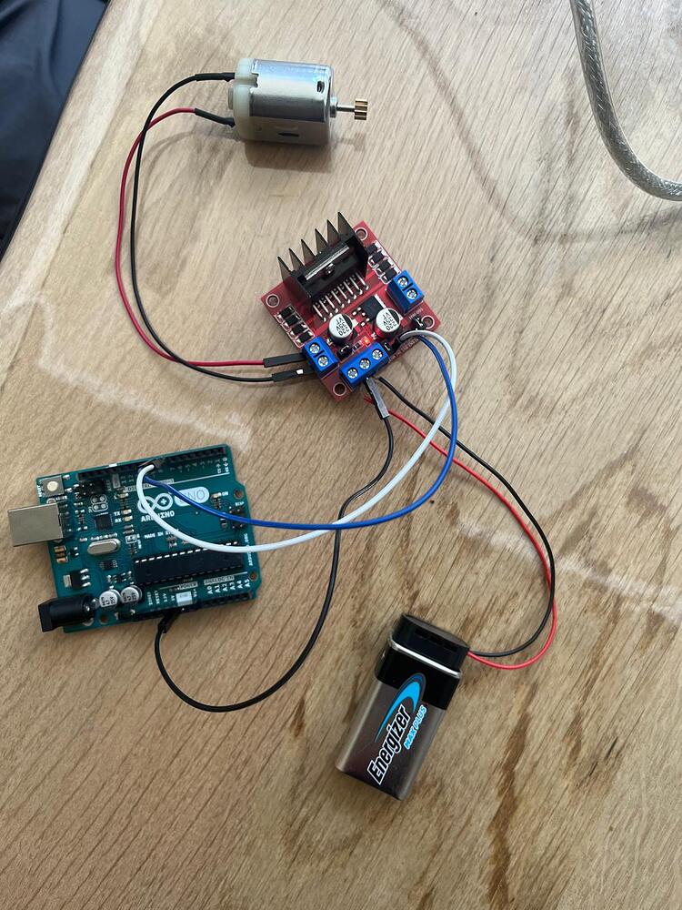 Need help with our school project : can't make h bridge and motor work ...