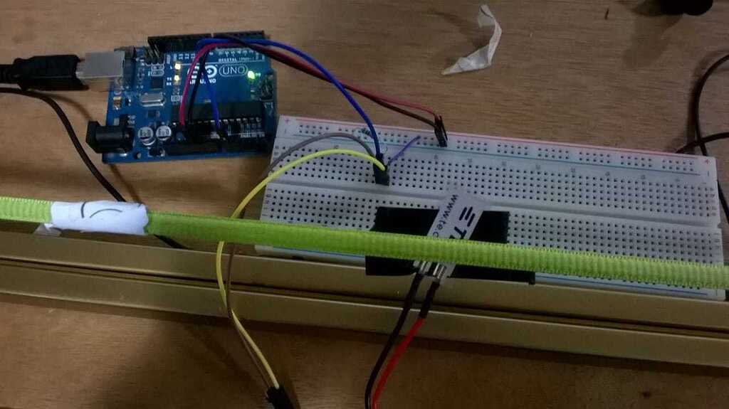 Piezoelectric film sensor to capture vibrating shoelace waveform ...