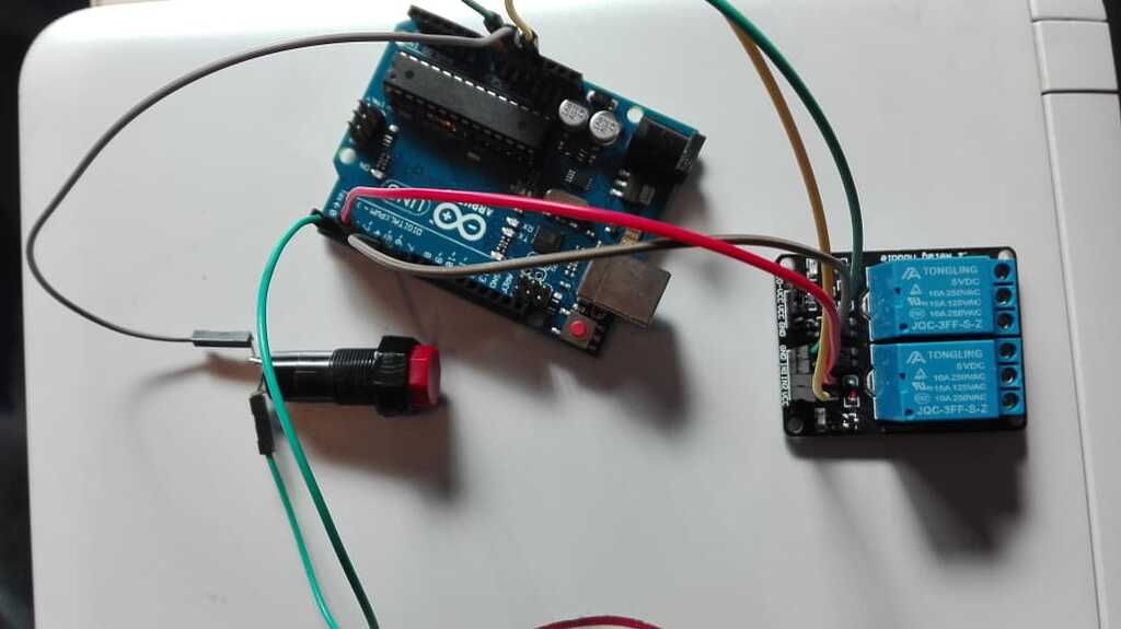 Código con boton y RELE ALEATORIO "SOLUCIONADO" - Software - Arduino Forum