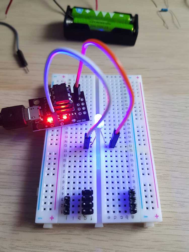 ATtiny85 not working on battery power - 3rd Party Boards - Arduino Forum