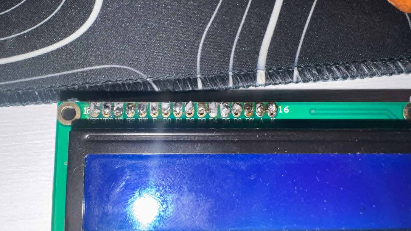 LCD display lights up but doesnt print anything - Displays - Arduino Forum