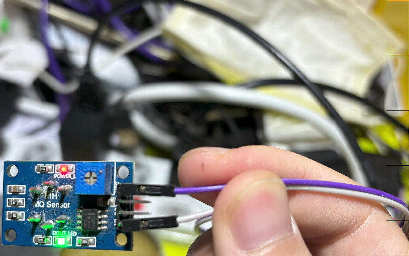 MQ-4 and MQ-7 sensor module (have outputs/Powered on) even left GND ...