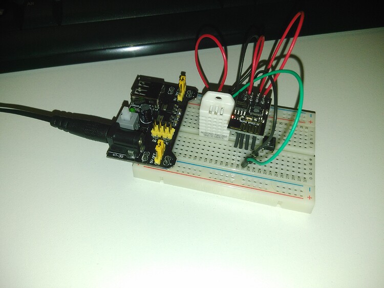 ESP8266 + DHT22 + Problemi di Alimentazione - Hardware - Arduino Forum