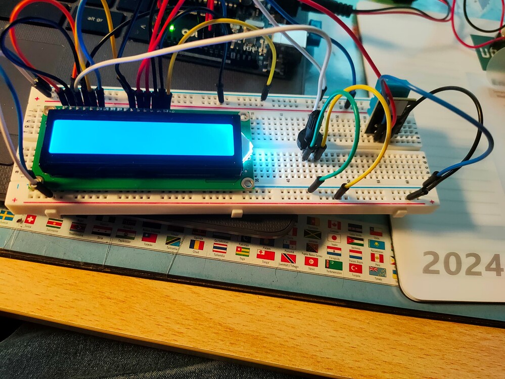 (Solucionado)Pantalla lcd 16x2 que se enciende pero no muestra nada ...