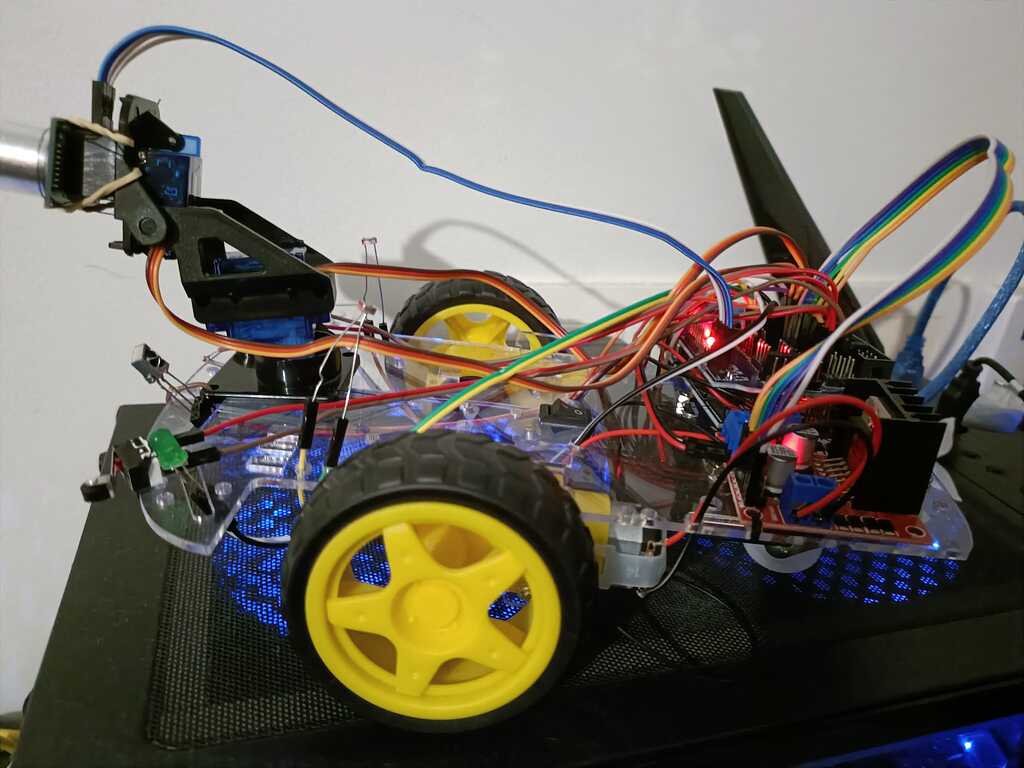 Robot con ruedas y sensores, problema en puente H o código - Español - Arduino Forum