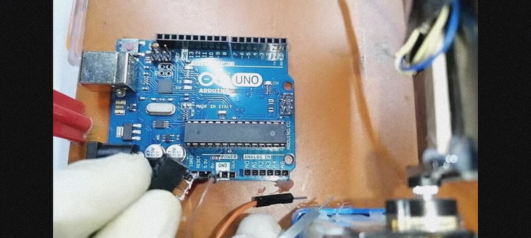 Connecting both DC motor and Servo Motor to Arduino When There is Only One 5V Pin in Arduino Uno ...