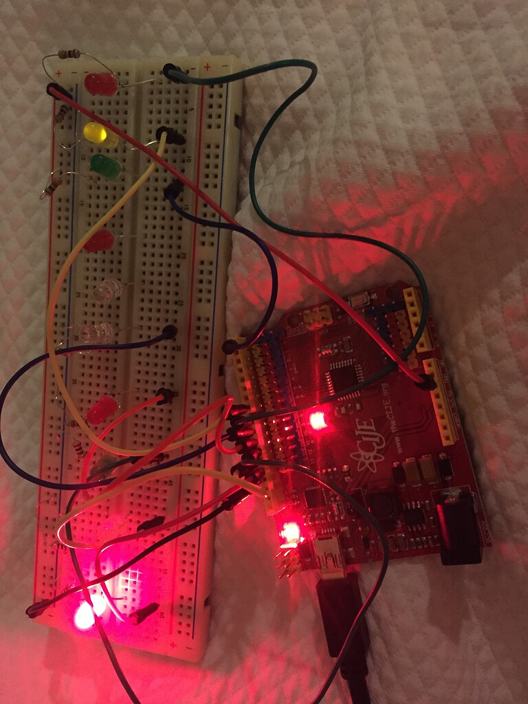 why won't the green LED on the right turn on? - Programming - Arduino Forum
