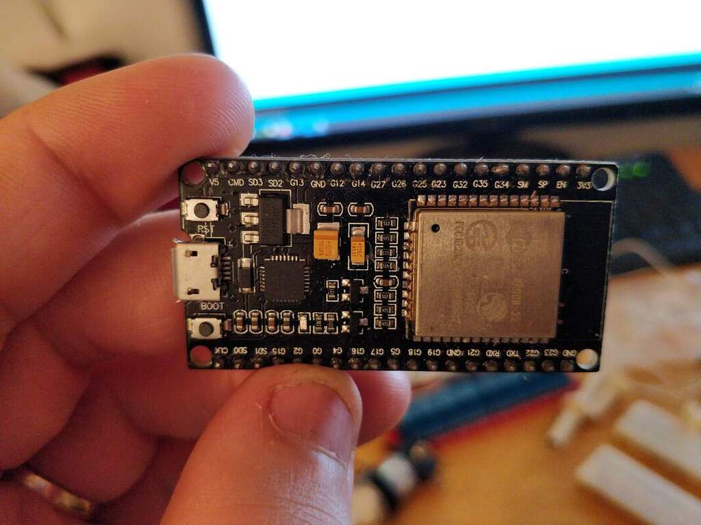 ESP 32 Strange pin behaviour - 3rd Party Boards - Arduino Forum
