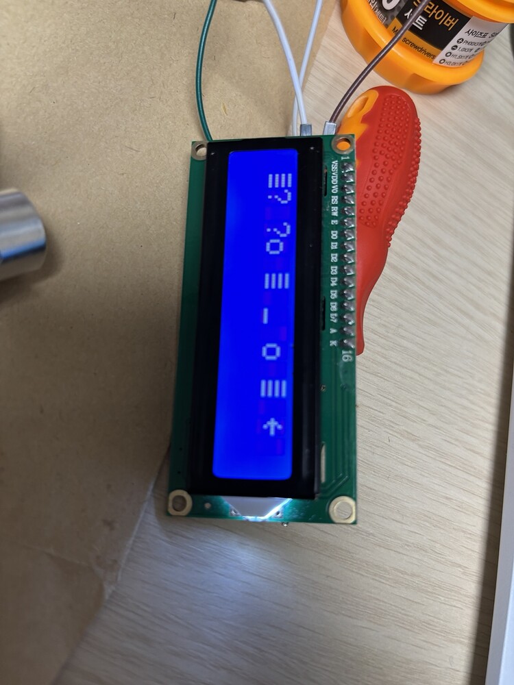 LCD displaying white lines [S0lV3D] - Displays - Arduino Forum