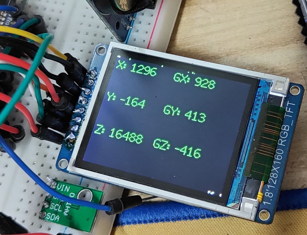 My small tft monitor is disturbed by the loose Type-C cable, causing snowflakes that cannot be ...