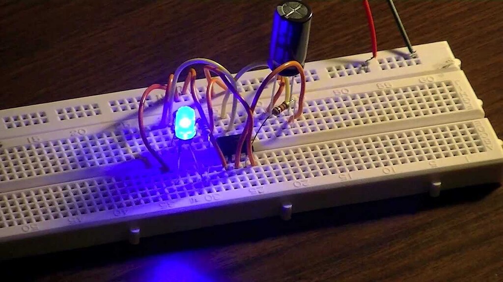 NE555 pulsing LED - LEDs and Multiplexing - Arduino Forum