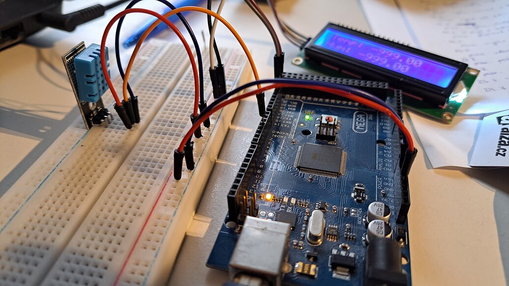 DHT11 switching between INVALID VALUE -999 and appropriate data - Sensors - Arduino Forum