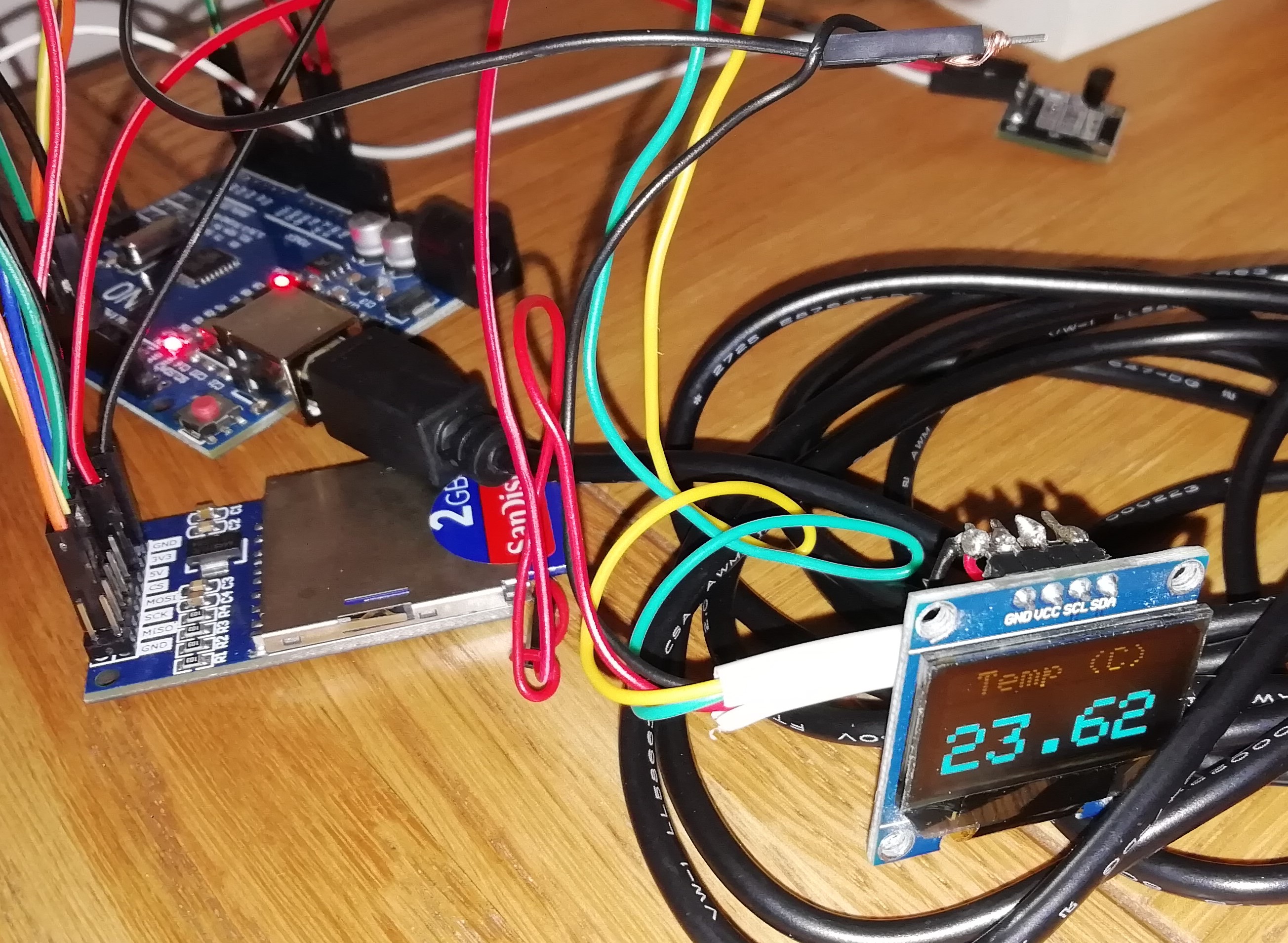 problem combining digital thermometer with sd card and oled on uno - Networking, Protocols, and ...