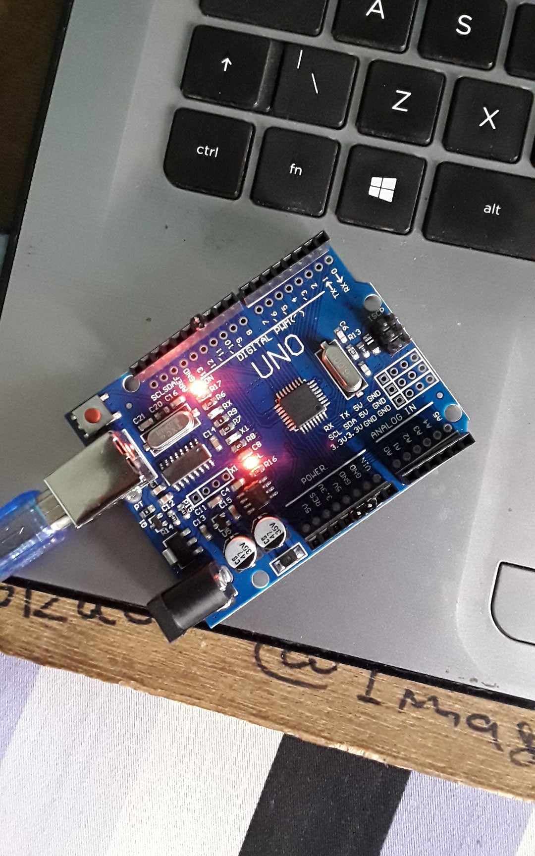 Why isn't the uploaded code working on arduino uno smd r3 - Programming - Arduino Forum