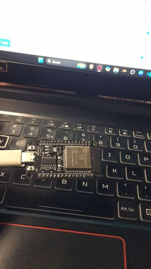Esp32 not working/upload error (PWR Led turned off unless EN button pressed) - Uploading ...