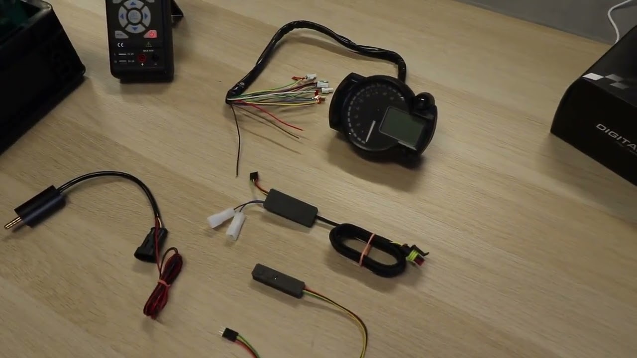 Creating a fuel gauge using 16x NeoPixels - LEDs and Multiplexing ...