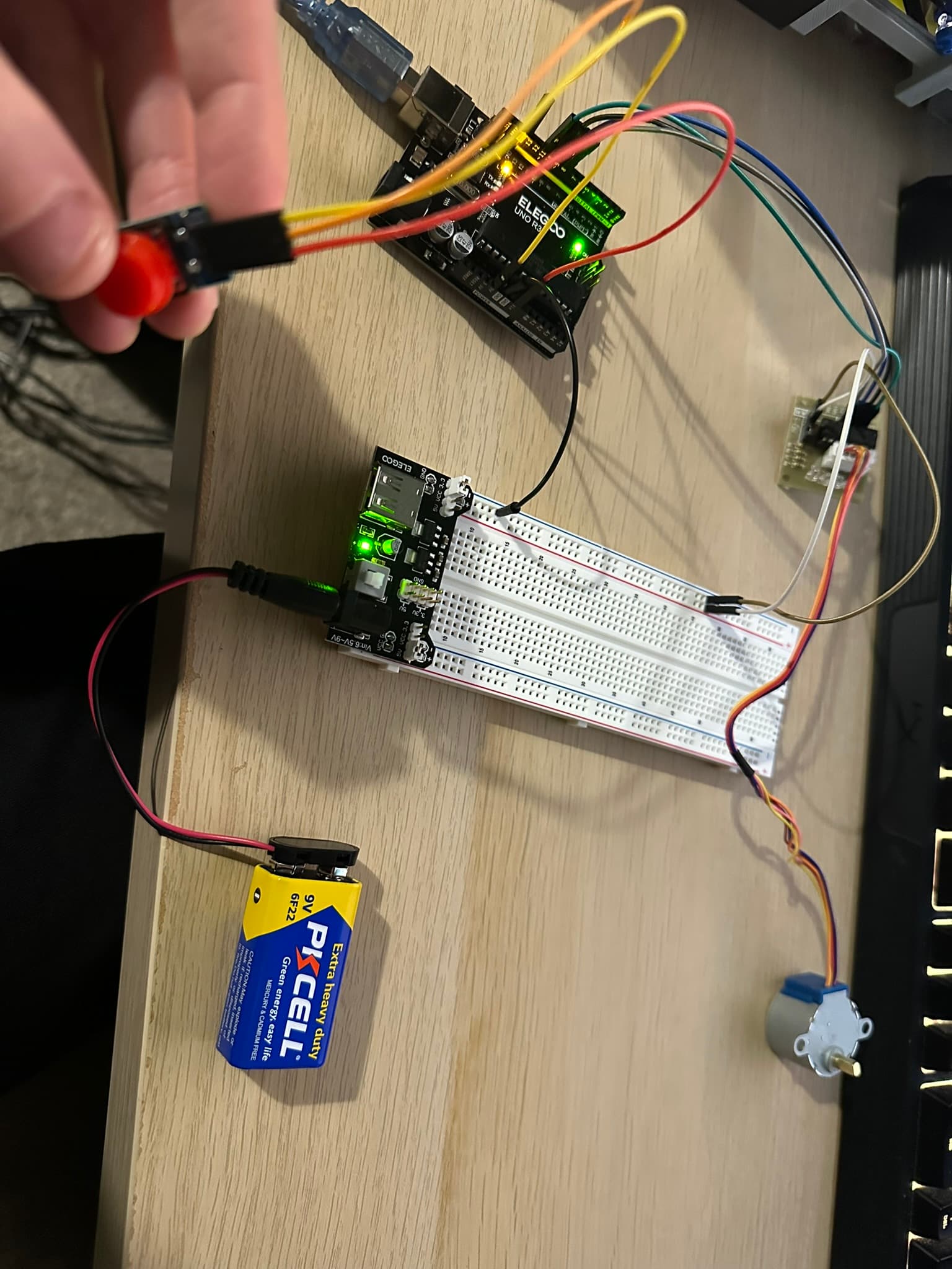 How would I build a circuit to control a stepper motor with this button ... How would I build a circuit to control a stepper motor with this button ...