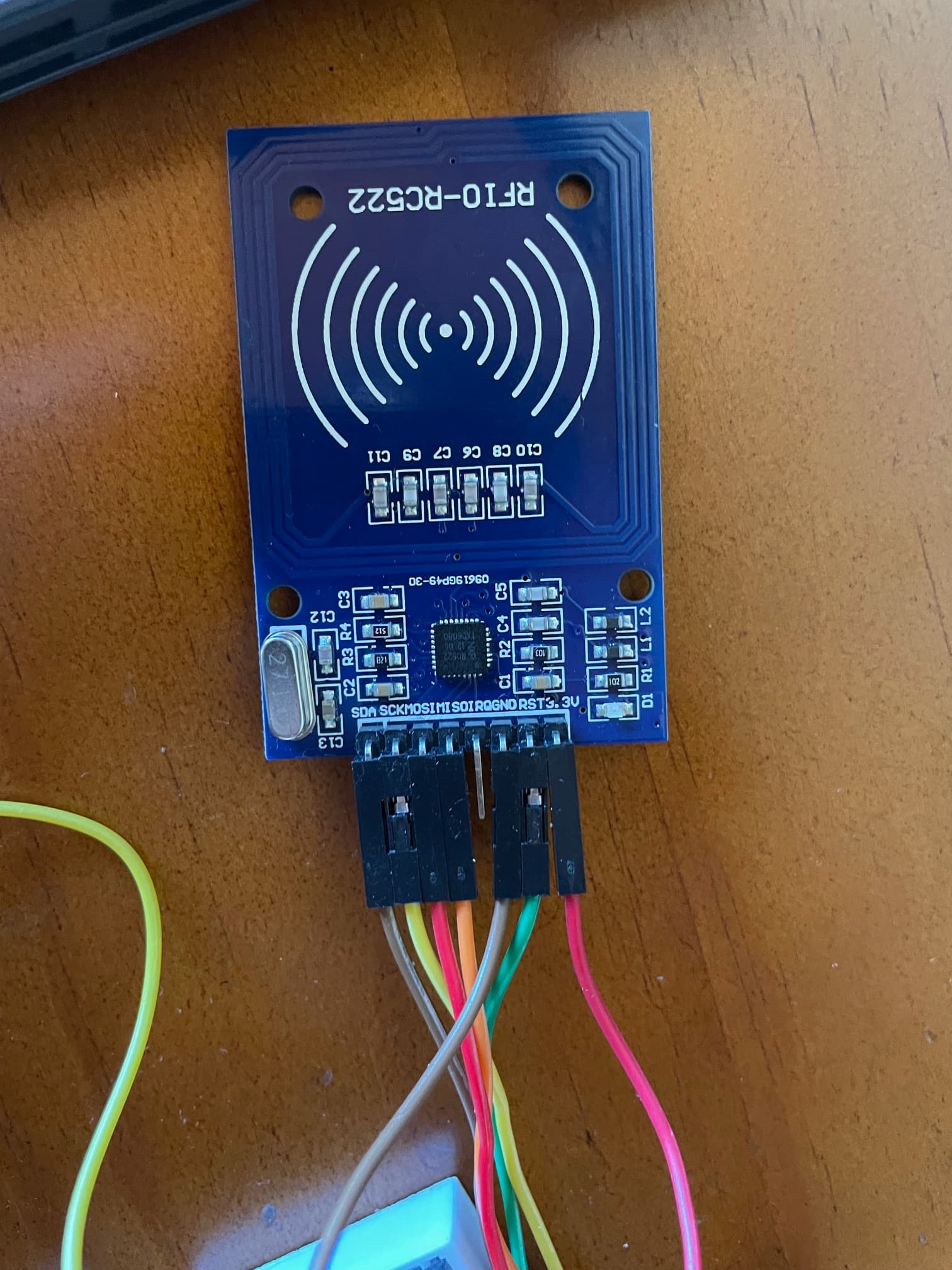 I can't get the ESP32 microcontroller to simultaneously read an RFID ...