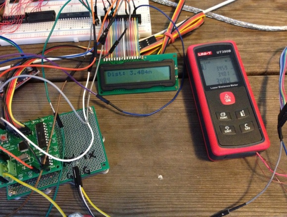 capteur laser capable de situer un doigt à une distance de 10mm à 1m ...