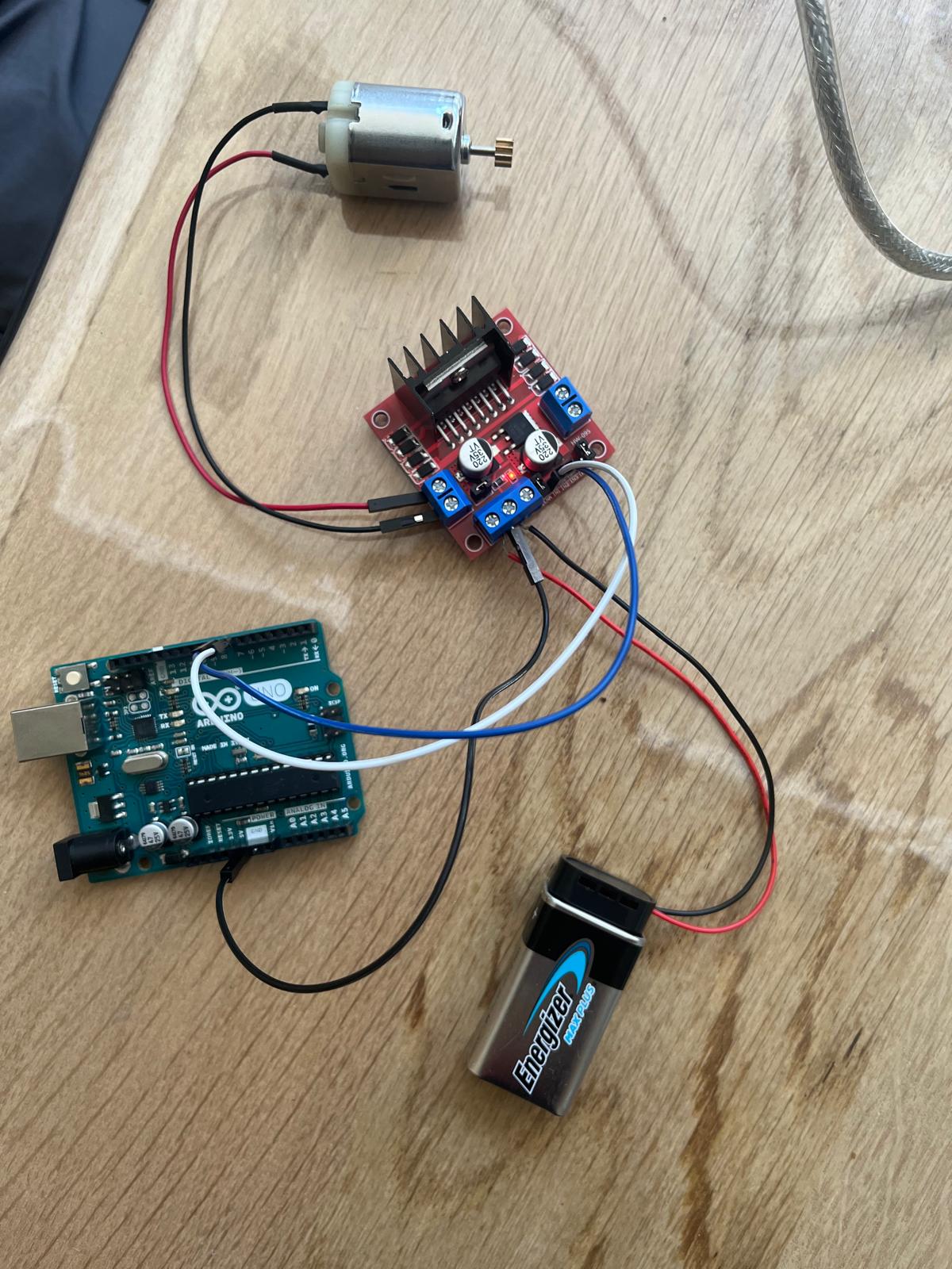 Need help with our school project : can't make h bridge and motor work ...