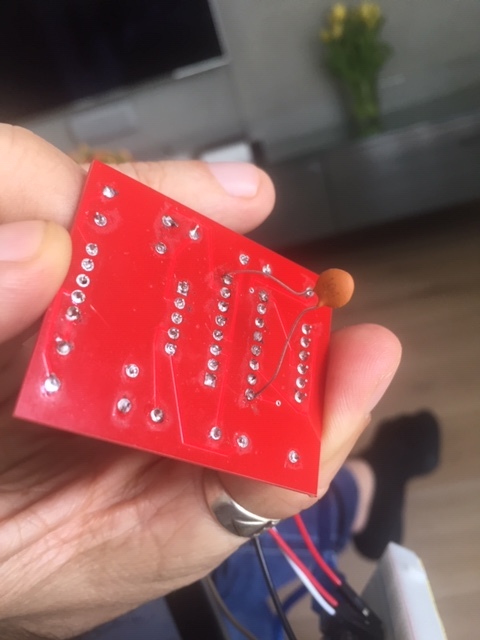 Custom PCB module with 7seg display and shift register not working ...