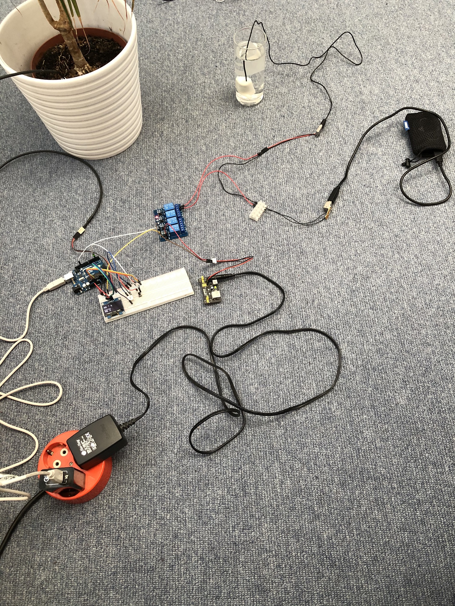 5V water pump chrashes arduino or influences inputs - General ...