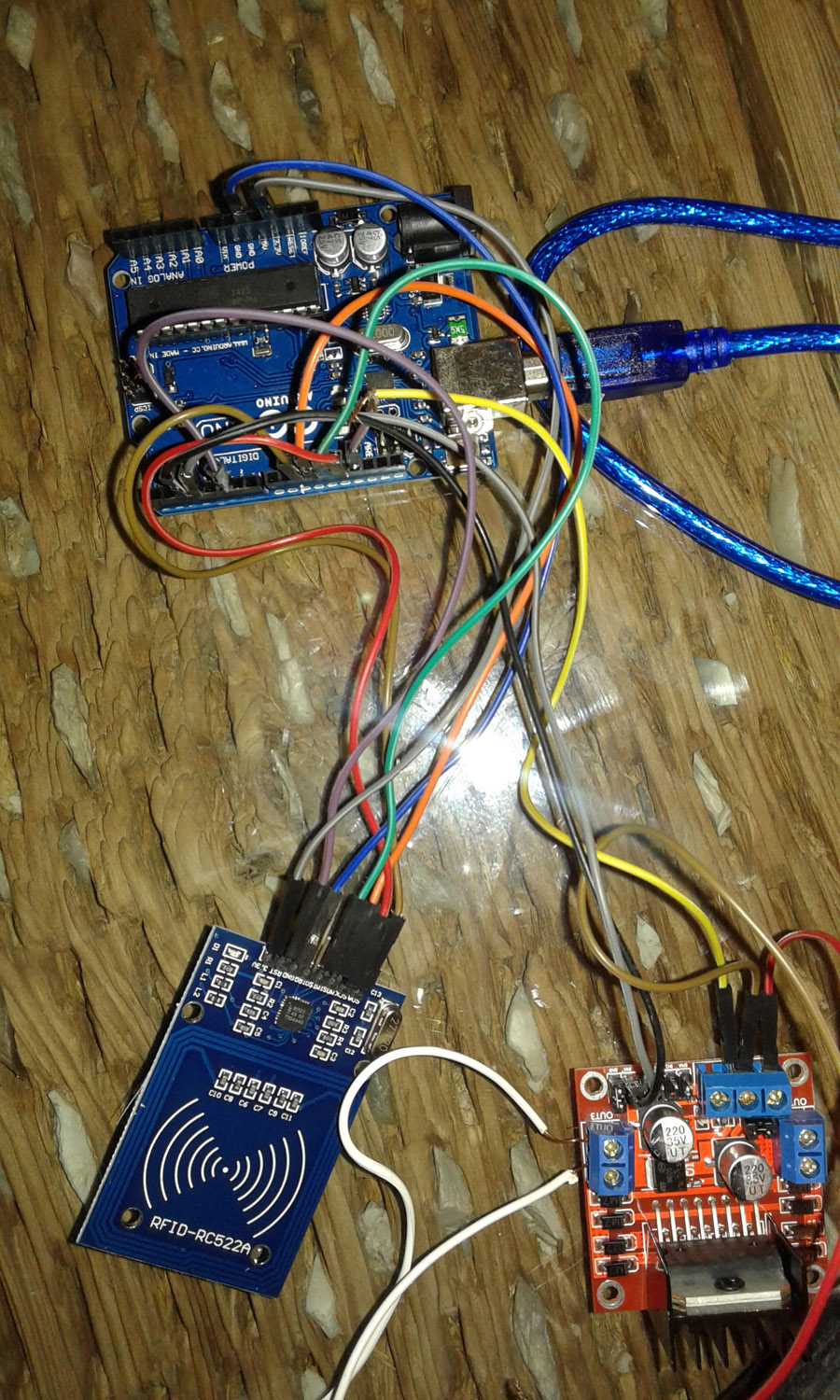 Problemas al conectar un módulo RFID y un motor en el mismo Arduino ...