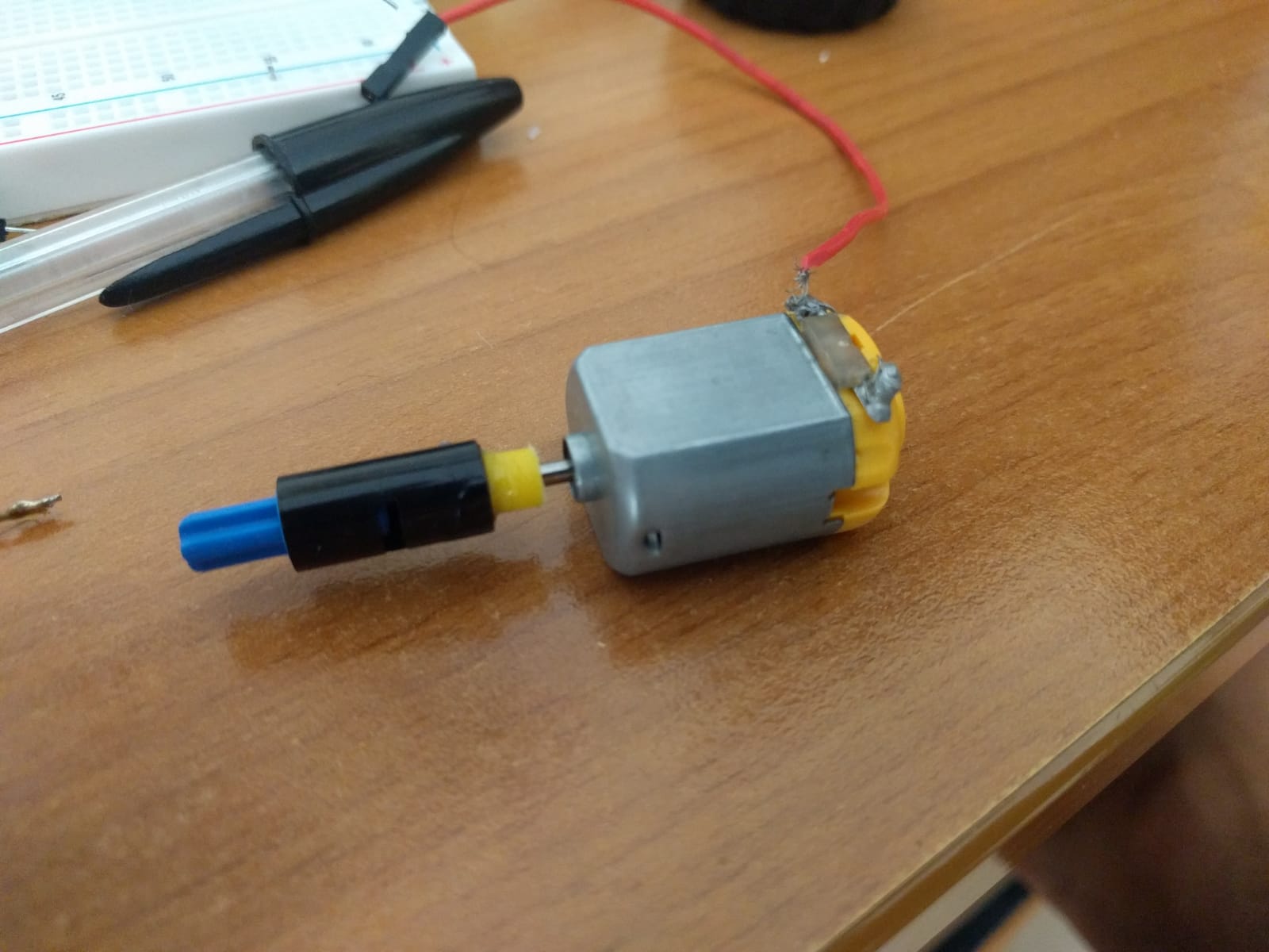 Progetto macchinina problema di alimentazione motori - Hardware - Arduino Forum