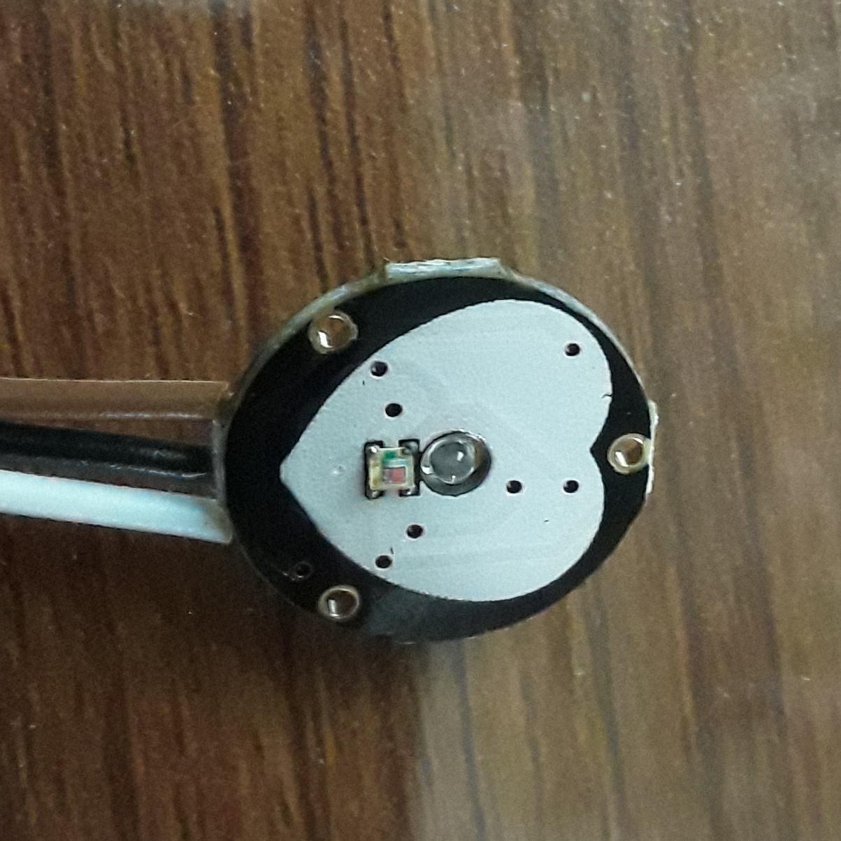 Heart Pulse sensor analog value doesn't change even if sensor pressed ...