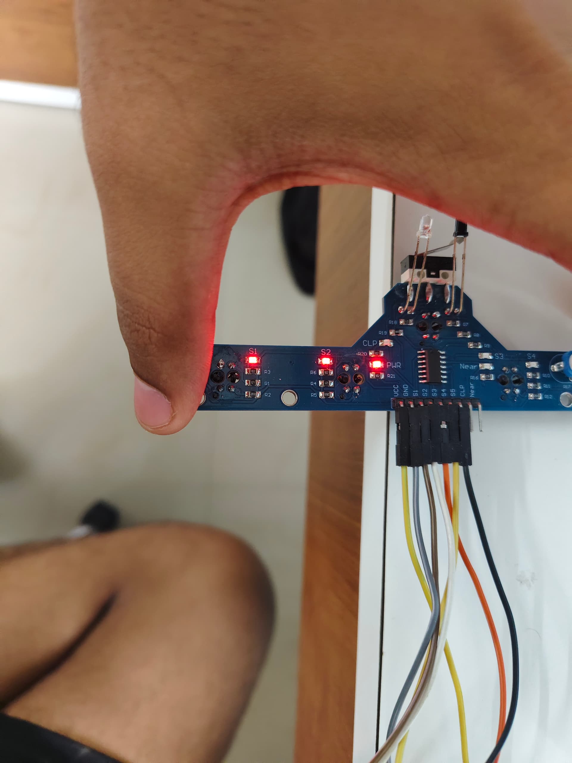 How to calibrate bfd1000 or ctrt5000 and use with esp32 for line detection - Sensors - Arduino Forum