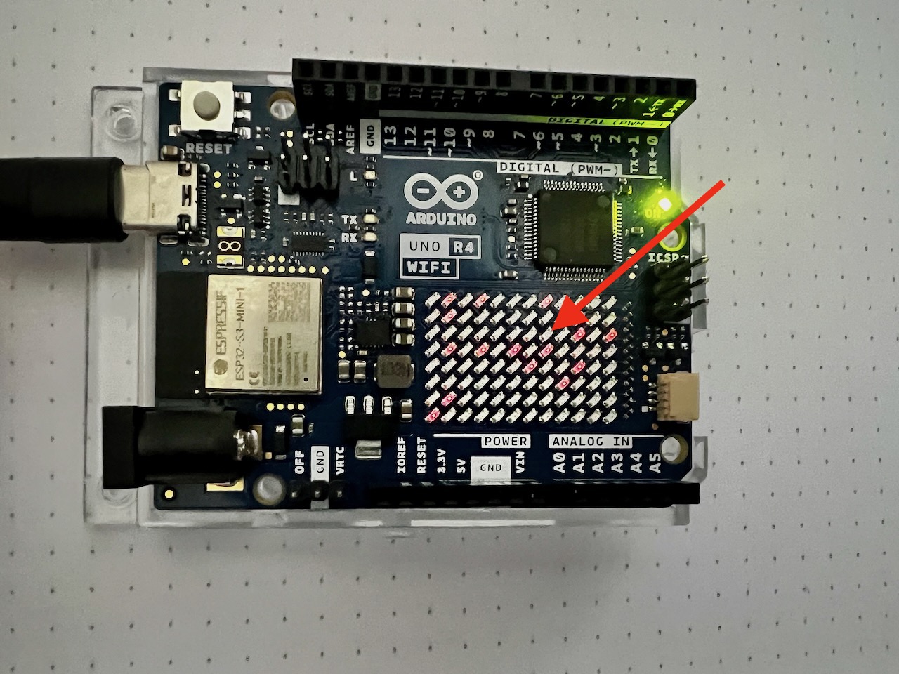 Faulty LED on R4 WiFi? - UNO R4 WiFi - Arduino Forum