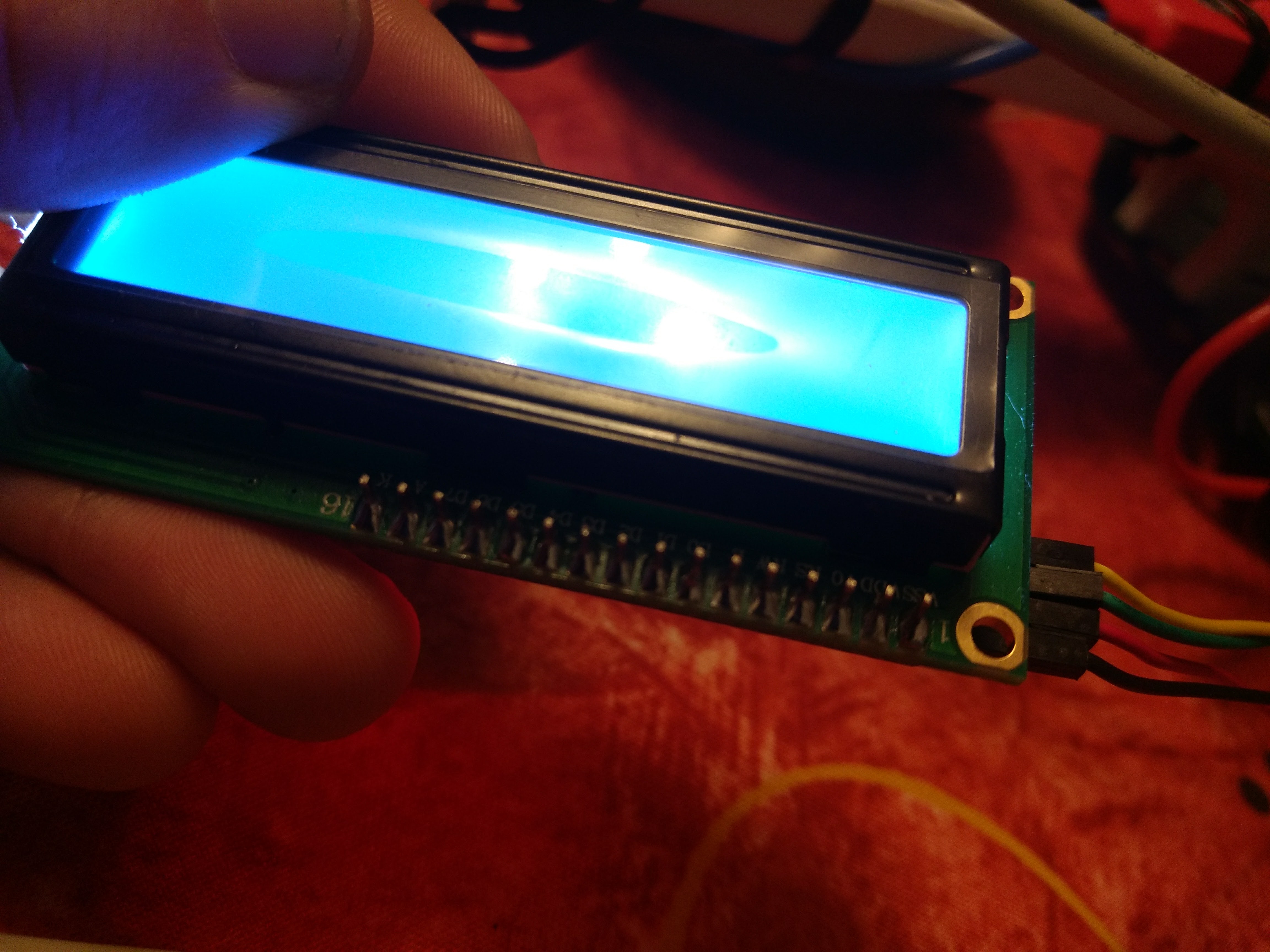 Ecran LCD n'affiche pas les caractères. - Français - Arduino Forum