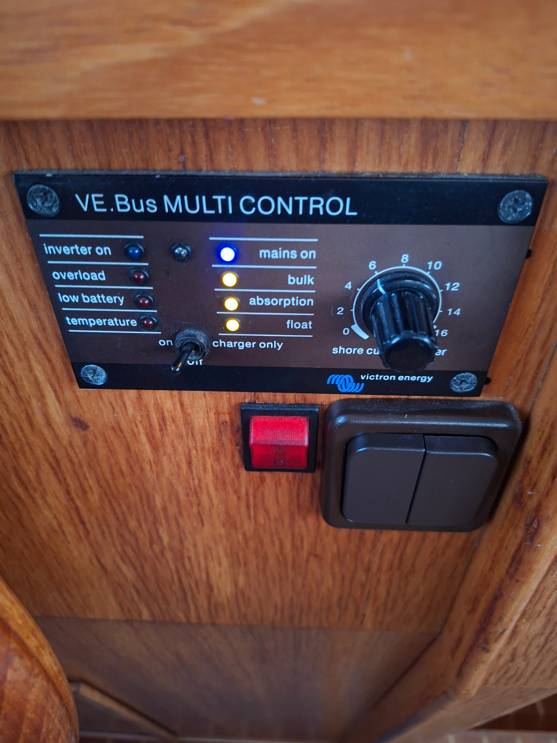 Multiplus compact 12/1600/70 leds flashing - DIY - Victron Community